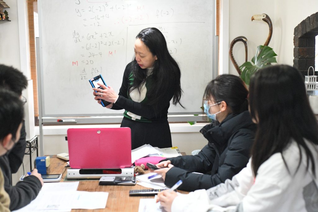 VCE Maths Tutor In Melbourne Acceler8 VCE Maths Tutoring